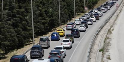 Burdur-Ankara yolunda tatil dönüşü trafiği